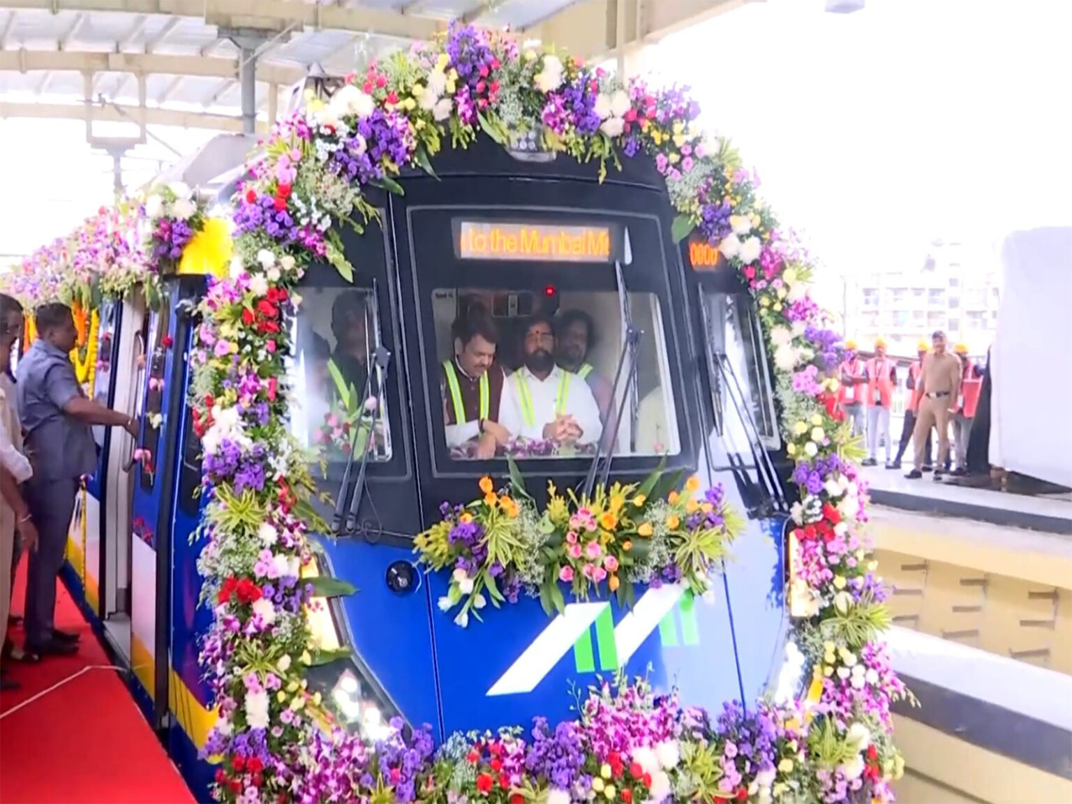 Maharashtra CM Devendra Fadnavis, Dy CM Eknath Shinde flag off trial run of Metro Line 4 , 4A in ...