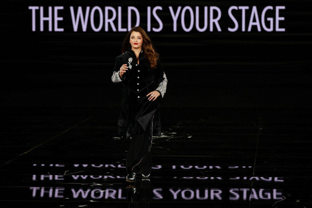 Paris Fashion Week 2025: Aishwarya Rai's ramp walk in Manish Malhotra's ...