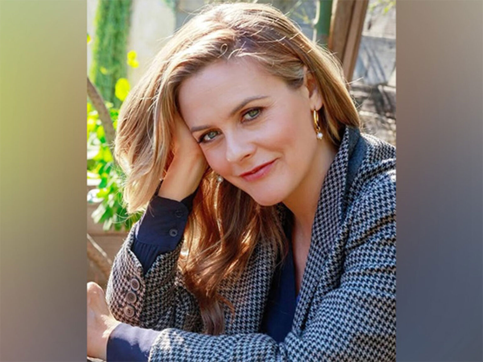 Alicia Silverstone remembers her late mom’s cameo in ‘Clueless’ – Desi ...
