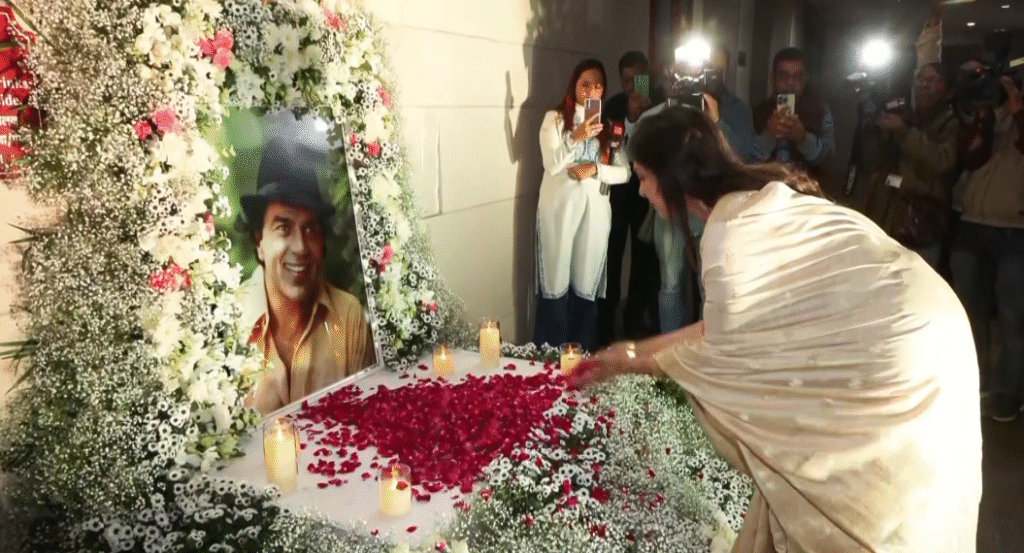 In pics: Hema Malini, Esha Deol at Dharmendra's prayer meet in Delhi ...