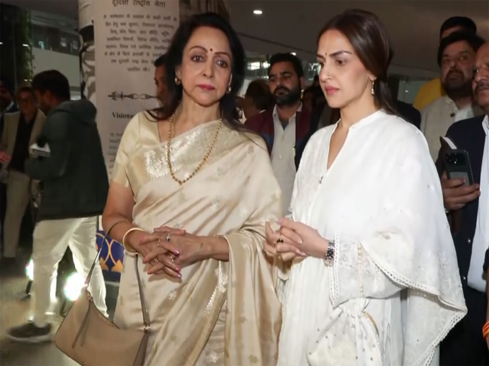 In pics: Hema Malini, Esha Deol at Dharmendra's prayer meet in Delhi ...