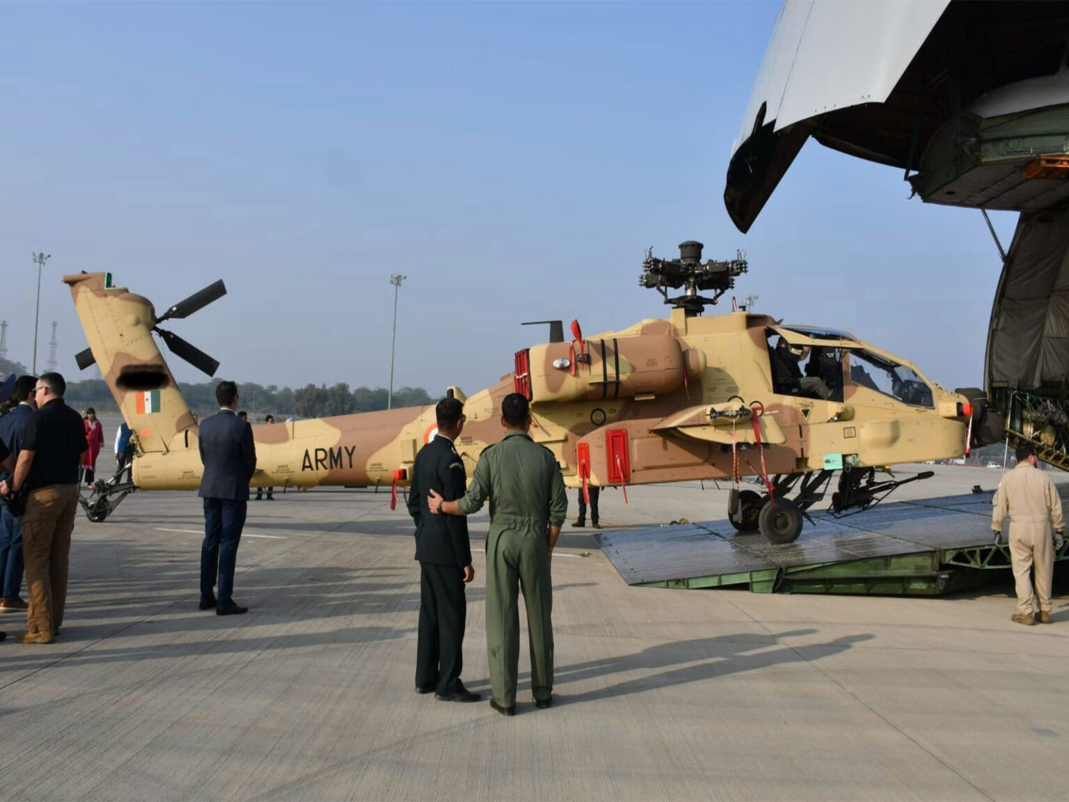 Army receives final batch of Apache AH-64E attack helicopters, to be ...