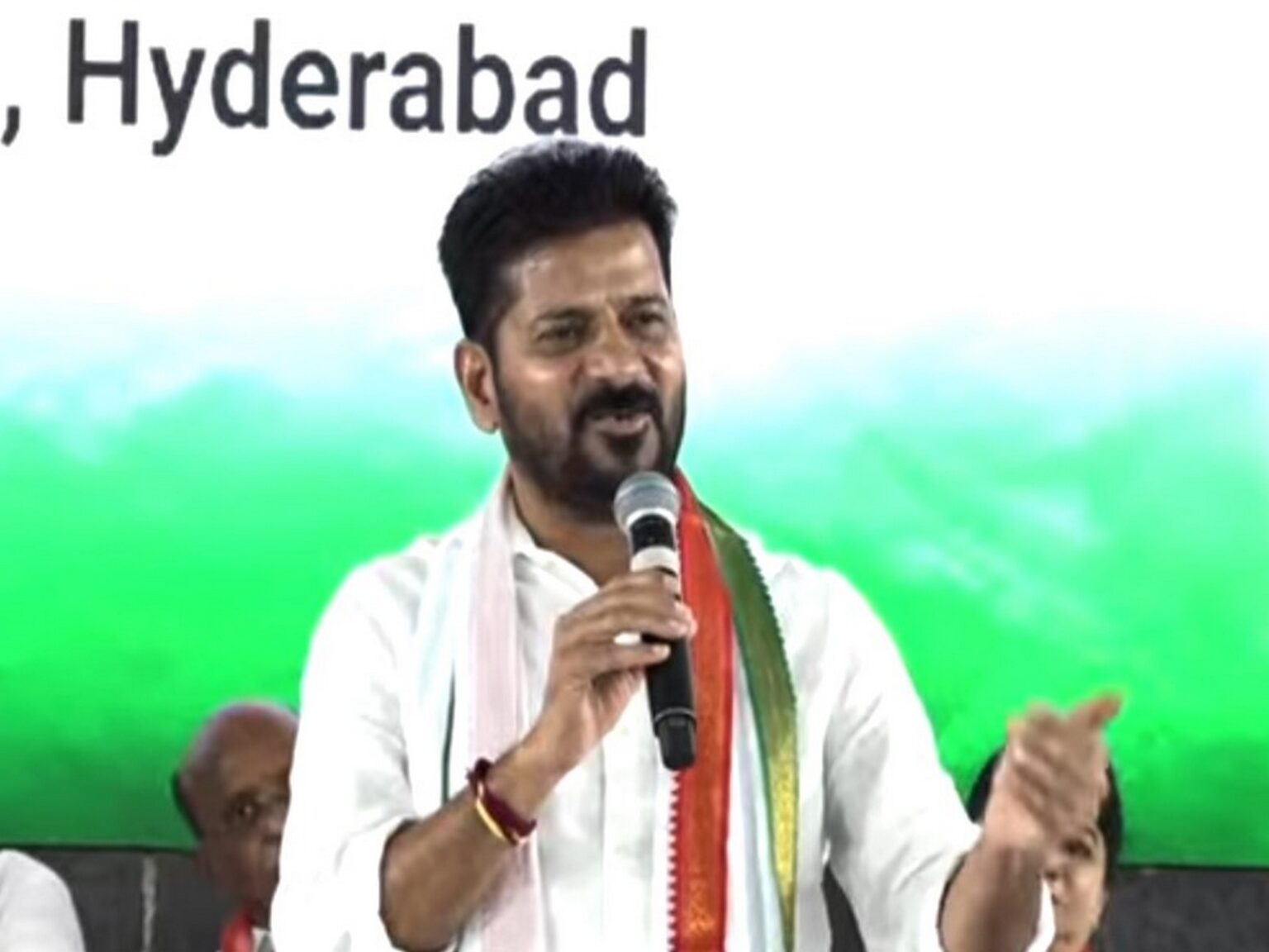 CM Revanth Reddy launches attack on KCR over water sharing - Desi Talk ...